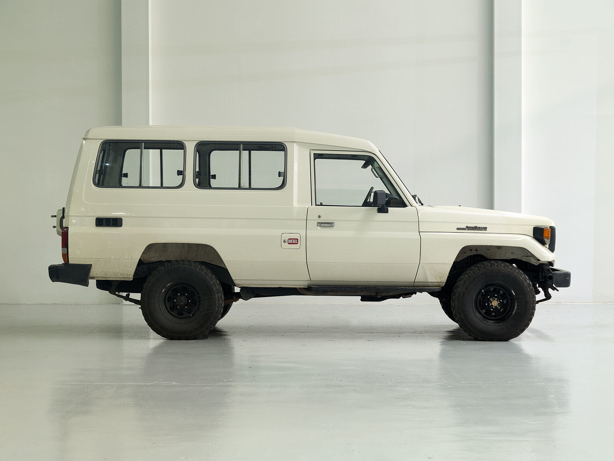 1992 HZJ75 - White - HZJ75-0008063